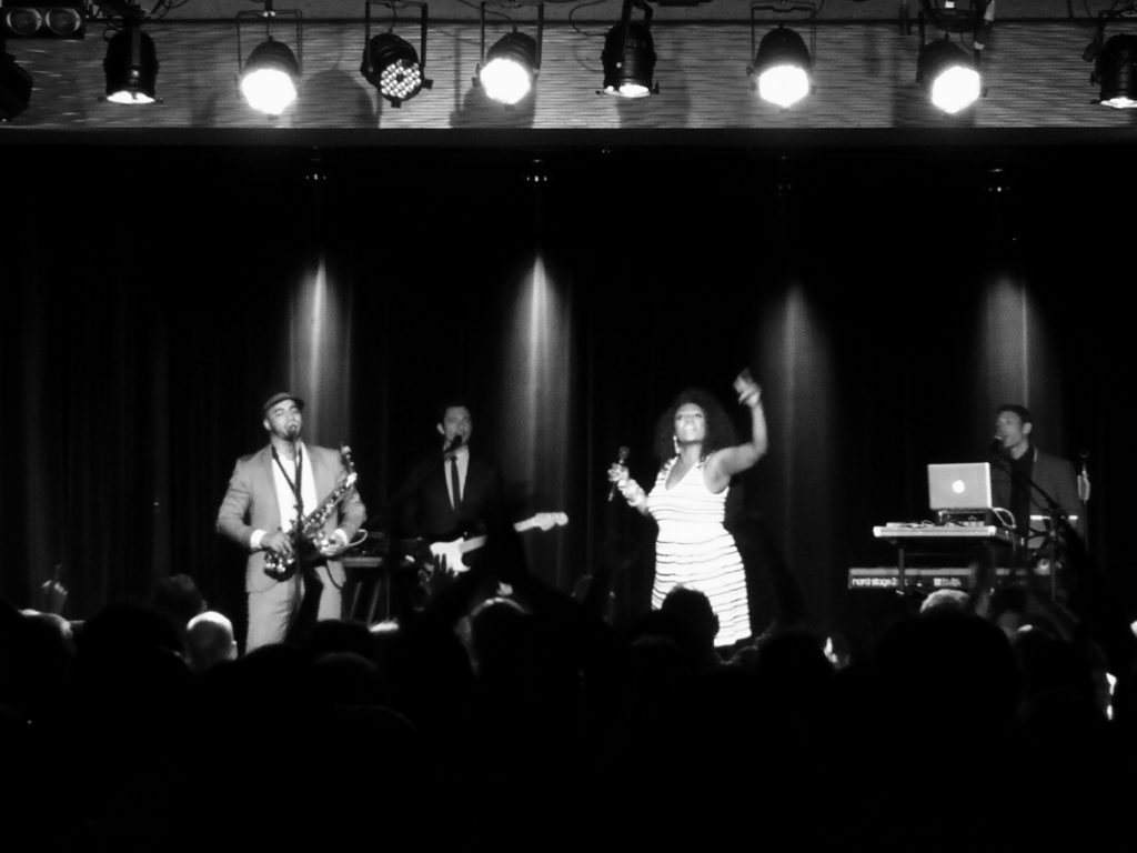 Dora Live Band Montreux – Maxximum SA